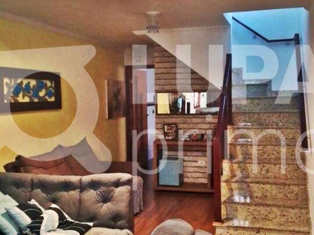 CASA COM 3 QUARTOS E 2 VAGAS DE GARAGEM À VENDA NA VILA GUSTAVO