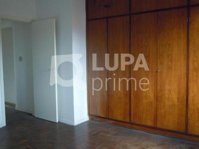 CASA COM 3 QUARTOS E 2 VAGAS DE GARAGEM À VENDA NA VILA GUSTAVO