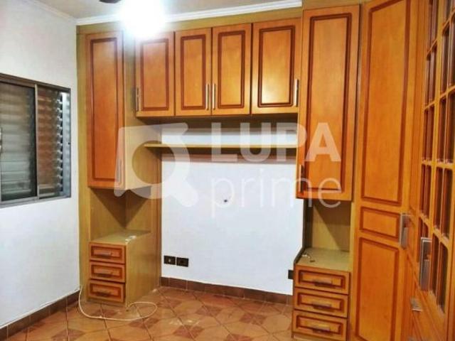 CASA COM 3 QUARTOS E 2 VAGAS DE GARAGEM À VENDA NA VILA ISOLINA MAZZEI