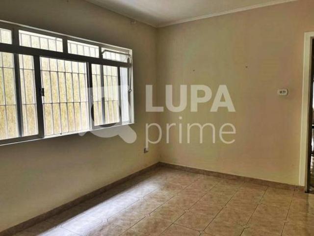 CASA COM 3 QUARTOS E 2 VAGAS DE GARAGEM À VENDA NA VILA SABRINA