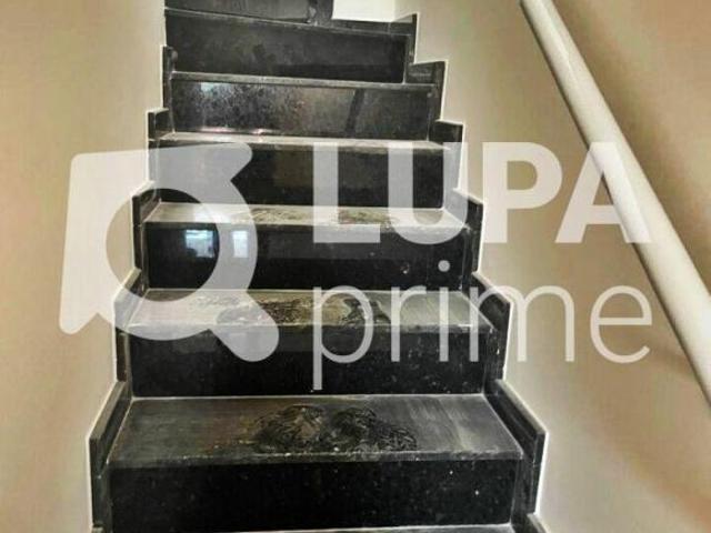 CASA COM 3 QUARTOS E 2 VAGAS DE GARAGEM À VENDA NA VILA SABRINA