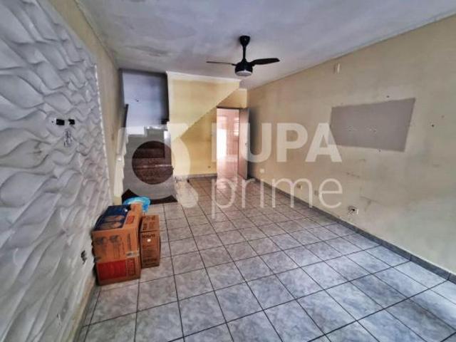 CASA COM 3 QUARTOS E 2 VAGAS DE GARAGEM À VENDA NA VILA SABRINA