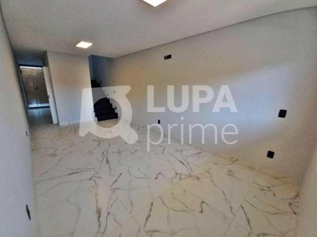 CASA COM 3 QUARTOS E 2 VAGAS DE GARAGEM À VENDA NA PARADA INGLESA