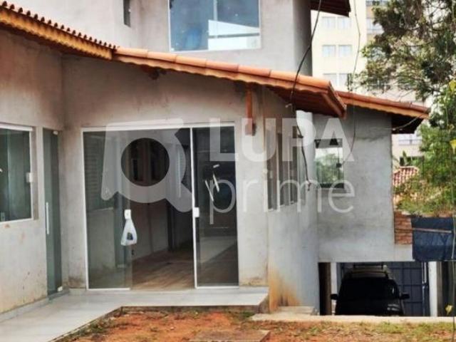 CASA COM 3 QUARTOS E 2 VAGAS DE GARAGEM À VENDA NO TREMEMBÉ