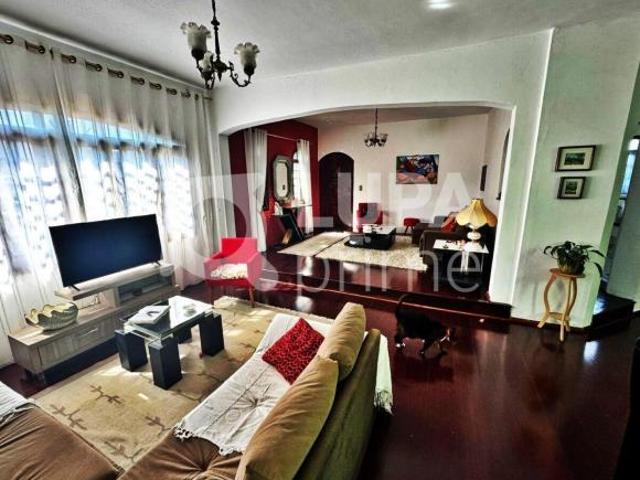 CASA COM 3 QUARTOS E 2 VAGAS DE GARAGEM À VENDA NO HORTO FLORESTAL