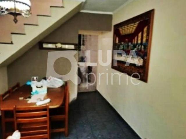 CASA COM 3 QUARTOS E 2 VAGAS DE GARAGEM À VENDA NO JARDIM GUAPIRA