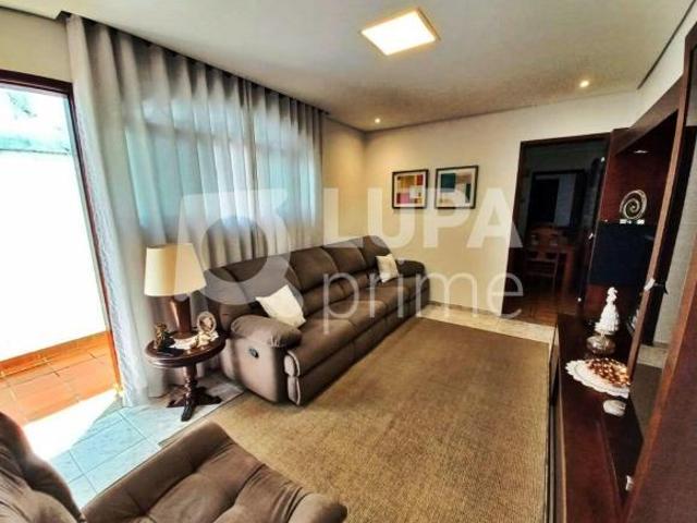 CASA COM 3 QUARTOS E 2 VAGAS DE GARAGEM À VENDA NO PARQUE NOVO MUNDO
