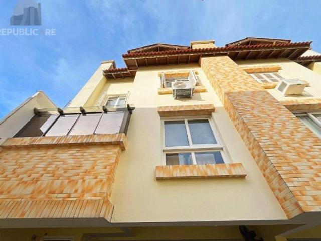 Casa com 3 quartos e 2 vagas em condomínio fechado no bairro Tristeza