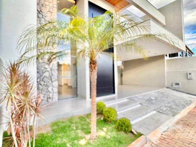 Casa com 3 quartos e 300 m² à venda em Arniqueiras