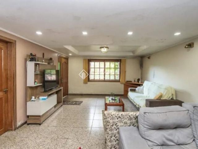 Casa com 3 quartos e 300m² para alugar em Partenon, Porto Alegre