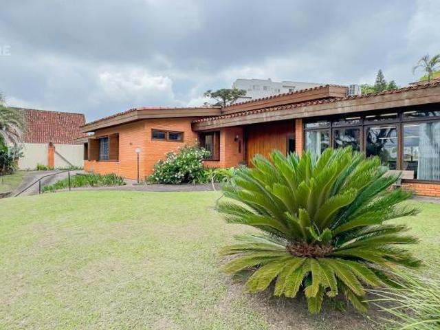 Casa com 3 quartos e 313m² à venda em Chácara das Pedras, Porto Alegre. Rua Joao