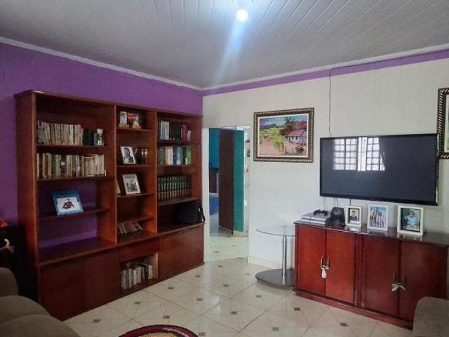 Casa com 3 quartos e 350 m² à venda em Jardim Brasília