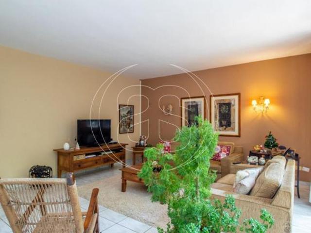 Casa com 3 quartos e 360 m² à venda em Vila Cordeiro