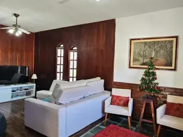 Casa com 3 Quartos e 3 banheiros à Venda, 146 m² oportunidade única
