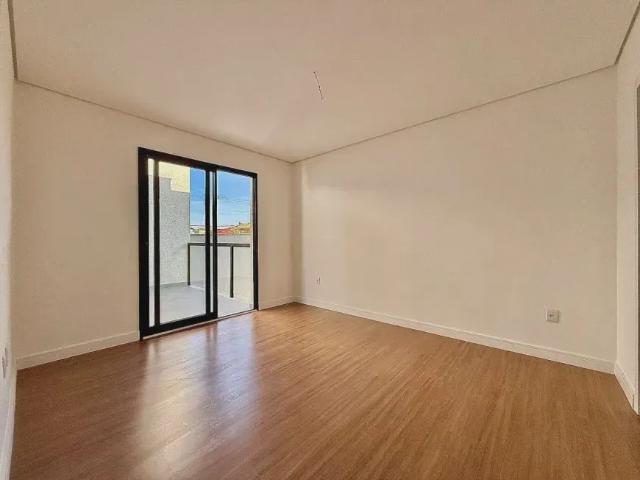 Casa com 3 Quartos e 3 banheiros à Venda, 232m² por R$ 1.390.000