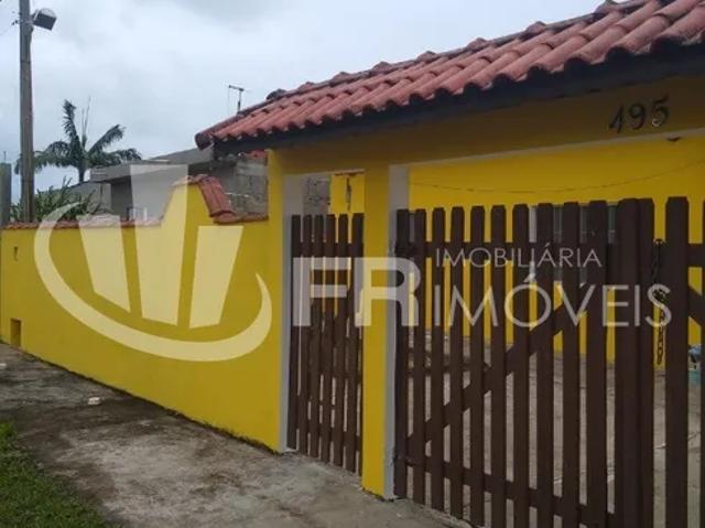Casa com 3 Quartos e 3 banheiros à Venda, 140 m² por R$ 300.000