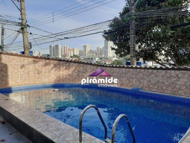 Casa com 3 Quartos e 3 banheiros à Venda, 141 m² por R$ 520.000