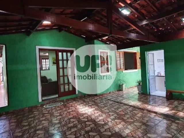 Casa com 3 Quartos e 3 banheiros à Venda, 144 m² por R$ 310.000