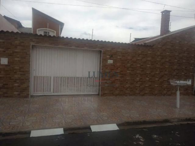 Casa com 3 Quartos e 3 banheiros à Venda, 145 m² por R$ 435.000