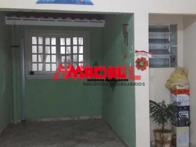 Casa com 3 Quartos e 3 banheiros à Venda, 148 m² por R$ 520.000