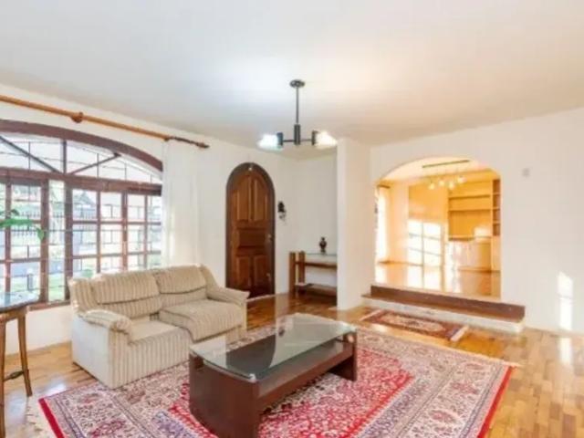 Casa com 3 Quartos e 3 banheiros à Venda, 150 m² por R$ 350.000