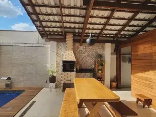 Casa com 3 Quartos e 3 banheiros à Venda, 150 m² por R$ 500.000