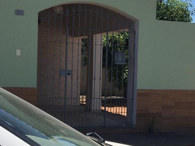 Casa com 3 Quartos e 3 banheiros à Venda, 156 m² por R$ 480.000