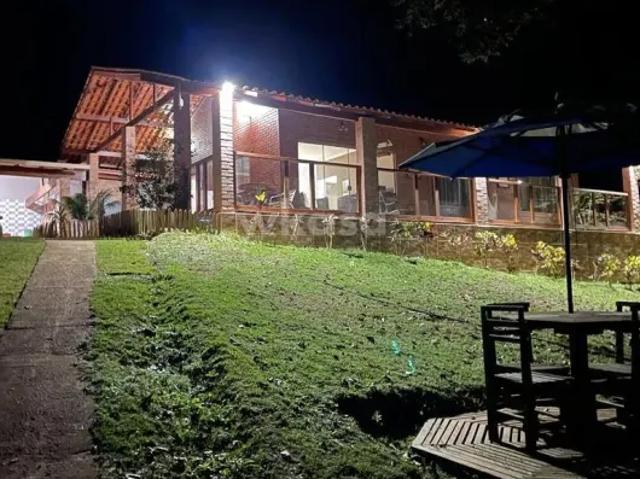 Casa com 3 Quartos e 3 banheiros à Venda, 1600 m² por R$ 1.150.000
