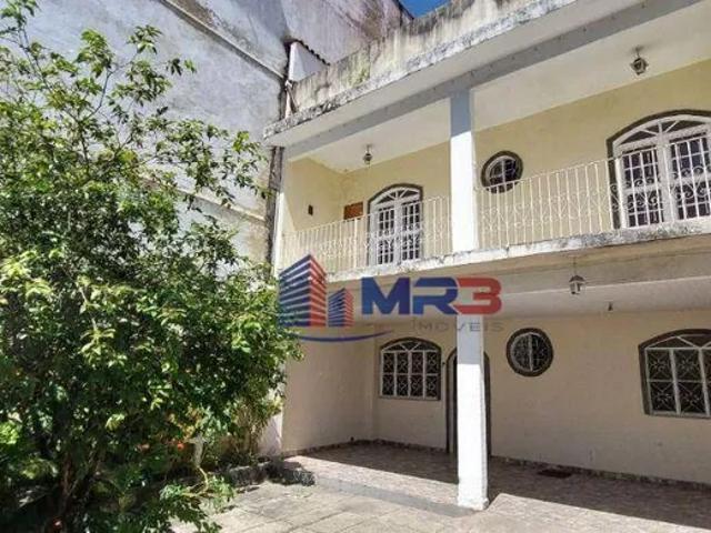 Casa com 3 Quartos e 3 banheiros à Venda, 168 m² por R$ 380.000