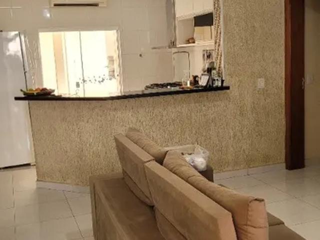 Casa com 3 Quartos e 3 banheiros à Venda, 178 m² por R$ 200.000