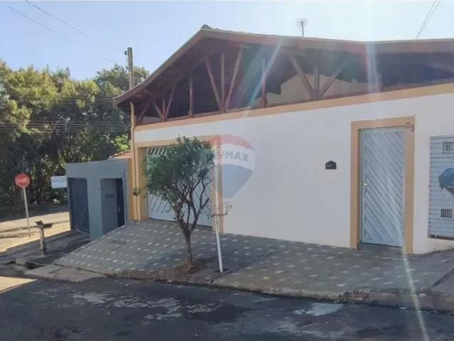 Casa com 3 Quartos e 3 banheiros à Venda, 178 m² por R$ 470.000