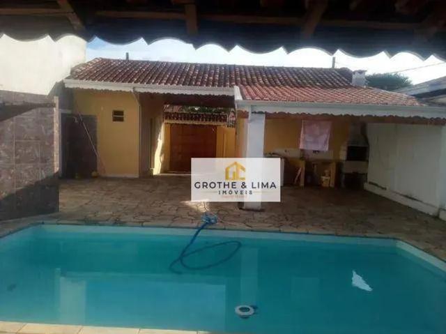 Casa com 3 Quartos e 3 banheiros à Venda, 178 m² por R$ 426.000