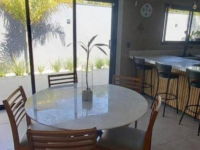 Casa com 3 Quartos e 3 banheiros à Venda, 180 m² por R$ 1.200.000