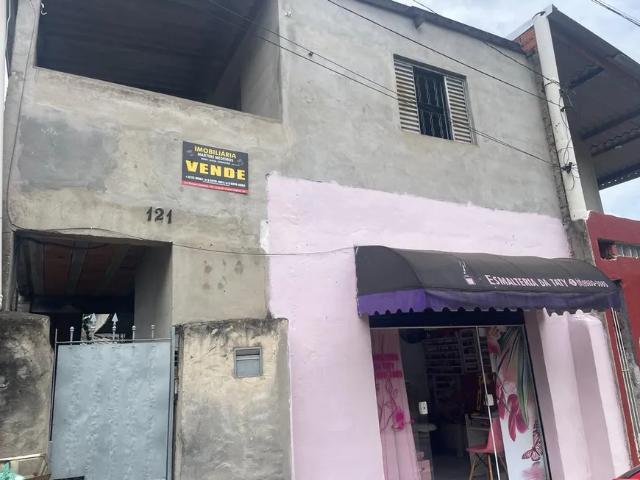 Casa com 3 Quartos e 3 banheiros à Venda, 180 m² por R$ 200.000
