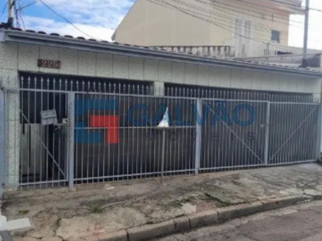 Casa com 3 Quartos e 3 banheiros à Venda, 180 m² por R$ 320.000