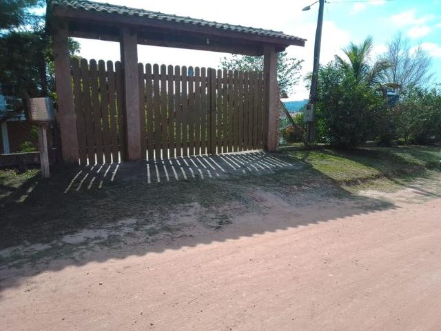 Fazenda/Sítio com 3 Quartos e 3 banheiros à Venda, 180 m² por R$ 500.000