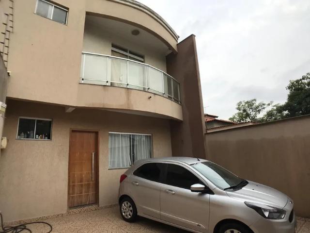 Casa com 3 Quartos e 3 banheiros à Venda, 180 m² por R$ 500.000