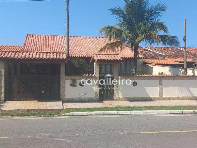 Casa com 3 Quartos e 3 banheiros à Venda, 180 m² por R$ 530.000
