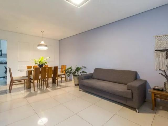 Casa com 3 Quartos e 3 banheiros à Venda, 186 m² por R$ 490.000