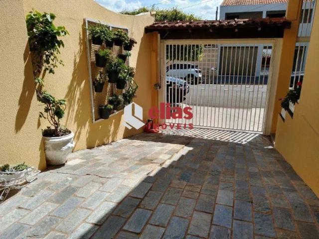 Casa com 3 Quartos e 3 banheiros à Venda, 186 m² por R$ 500.000