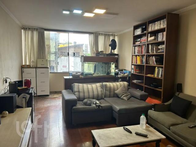 Casa com 3 Quartos e 3 banheiros à Venda, 190 m² por R$ 1.300.000