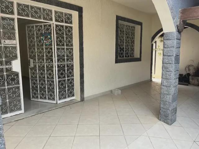 Casa com 3 Quartos e 3 banheiros à Venda, 190 m² por R$ 445.000