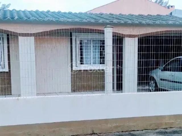 Casa com 3 Quartos e 3 banheiros à Venda, 101 m² por R$ 340.000