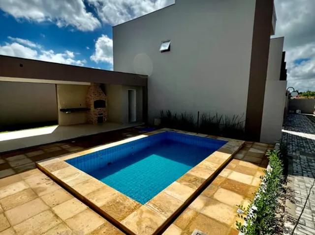 Casa com 3 Quartos e 3 banheiros à Venda, 105 m² por R$ 351.000