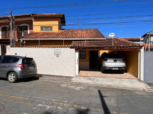 Casa com 3 Quartos e 3 banheiros à Venda, 115 m² por R$ 480.000