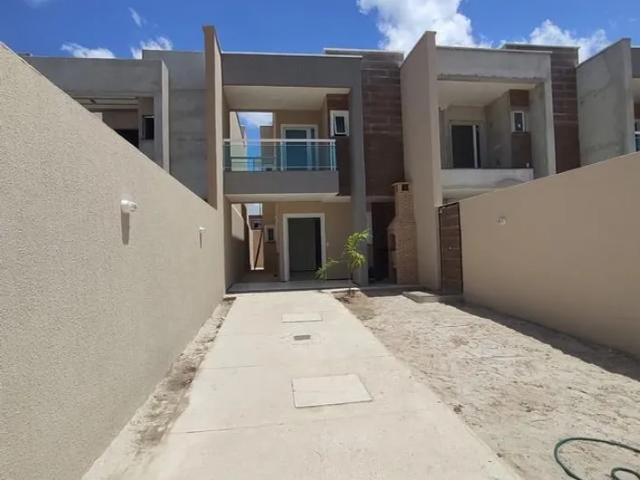 Casa com 3 Quartos e 3 banheiros à Venda, 116 m² por R$ 320.000