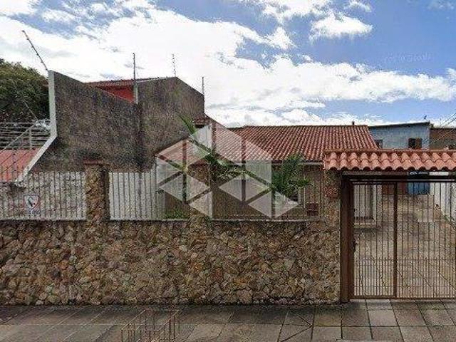 Casa com 3 Quartos e 3 banheiros à Venda, 123 m² por R$ 626.000