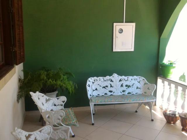 Casa com 3 Quartos e 3 banheiros à Venda, 120 m² por R$ 1.100.000