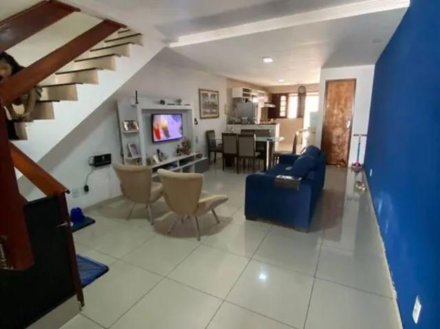 Casa com 3 Quartos e 3 banheiros à Venda, 120 m² por R$ 350.000