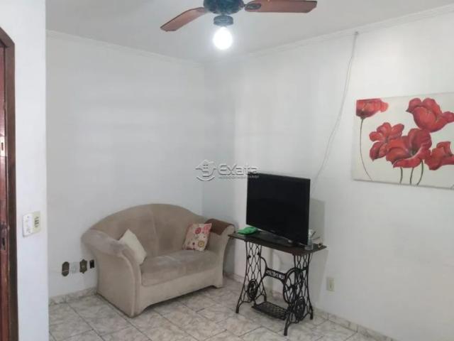 Casa com 3 Quartos e 3 banheiros à Venda, 120 m² por R$ 360.000